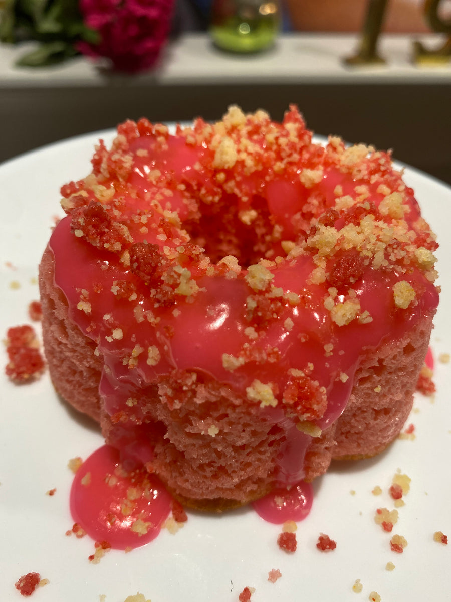 4pk Strawberry Crunch Bundt – Cretia Cakes Bake Shop