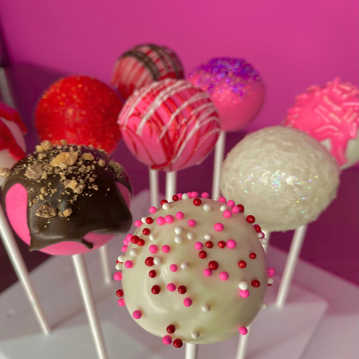 Valentine themed Cakepops – Cretia Cakes Bake Shop